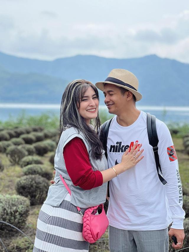 6 Potret Angbeen Rishi dan Adly Fairuz Liburan ke Jepang, Penampilannya ...