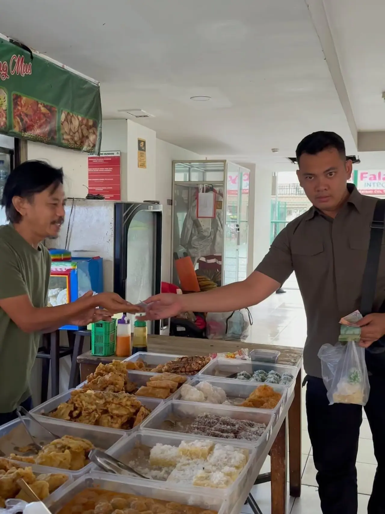 Epy Kusnadar dan Karina Ranau Cerita soal Memutuskan Jualan Makanan di ...