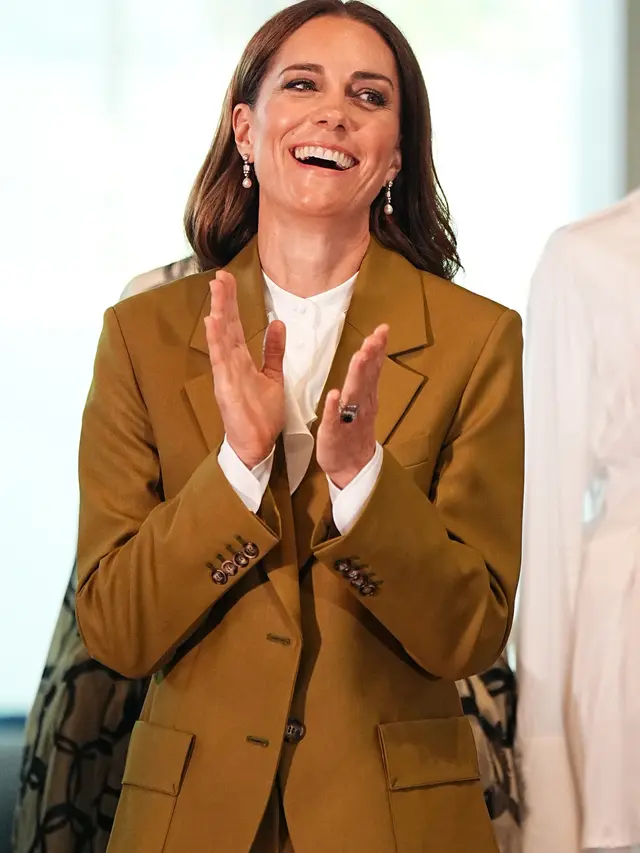 7 Gaya Kate Middleton yang Curi Perhatian, dari Celana Pendek hingga Jilbab - Hot Liputan6.com