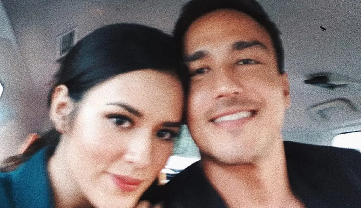 Raisa Andriana Foto Selfie di Dalam Mobil Ini Curi Perhatian - Foto ...