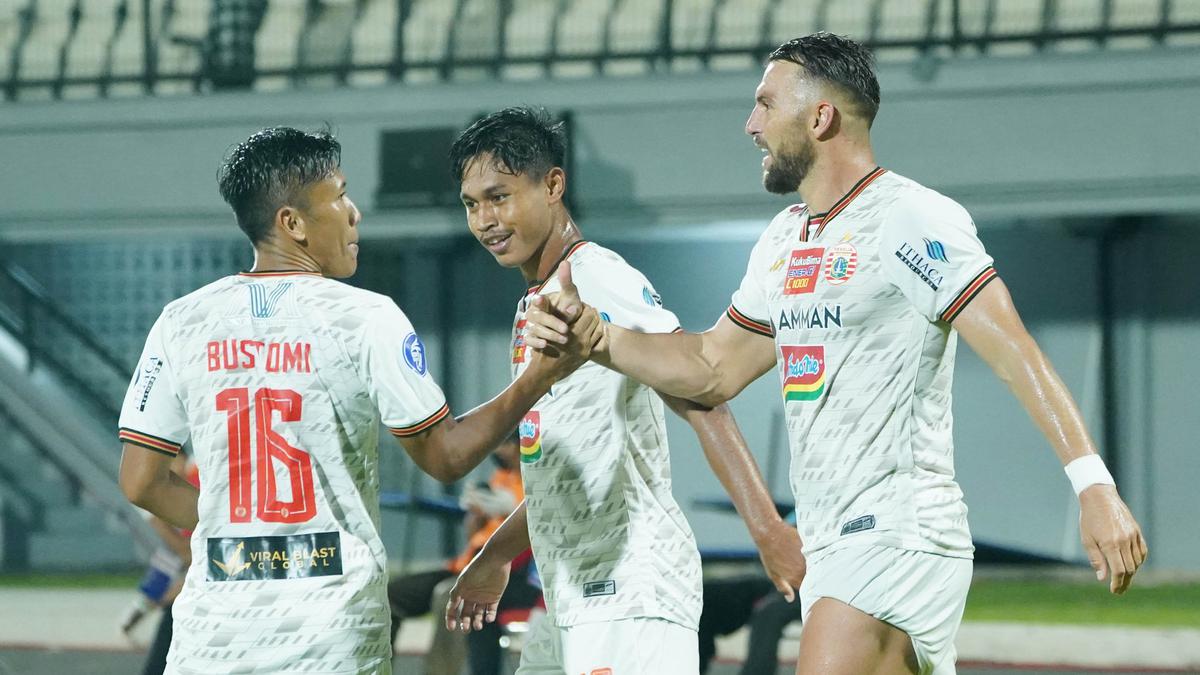 Foto: Debut Manis Ahmad Bustomi, Persija Jakarta Tumbangkan PSIS ...