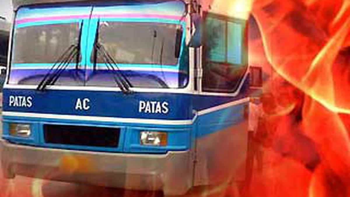 Bus Patas 05 Terbakar di Tol Cikampek - News Liputan6.com