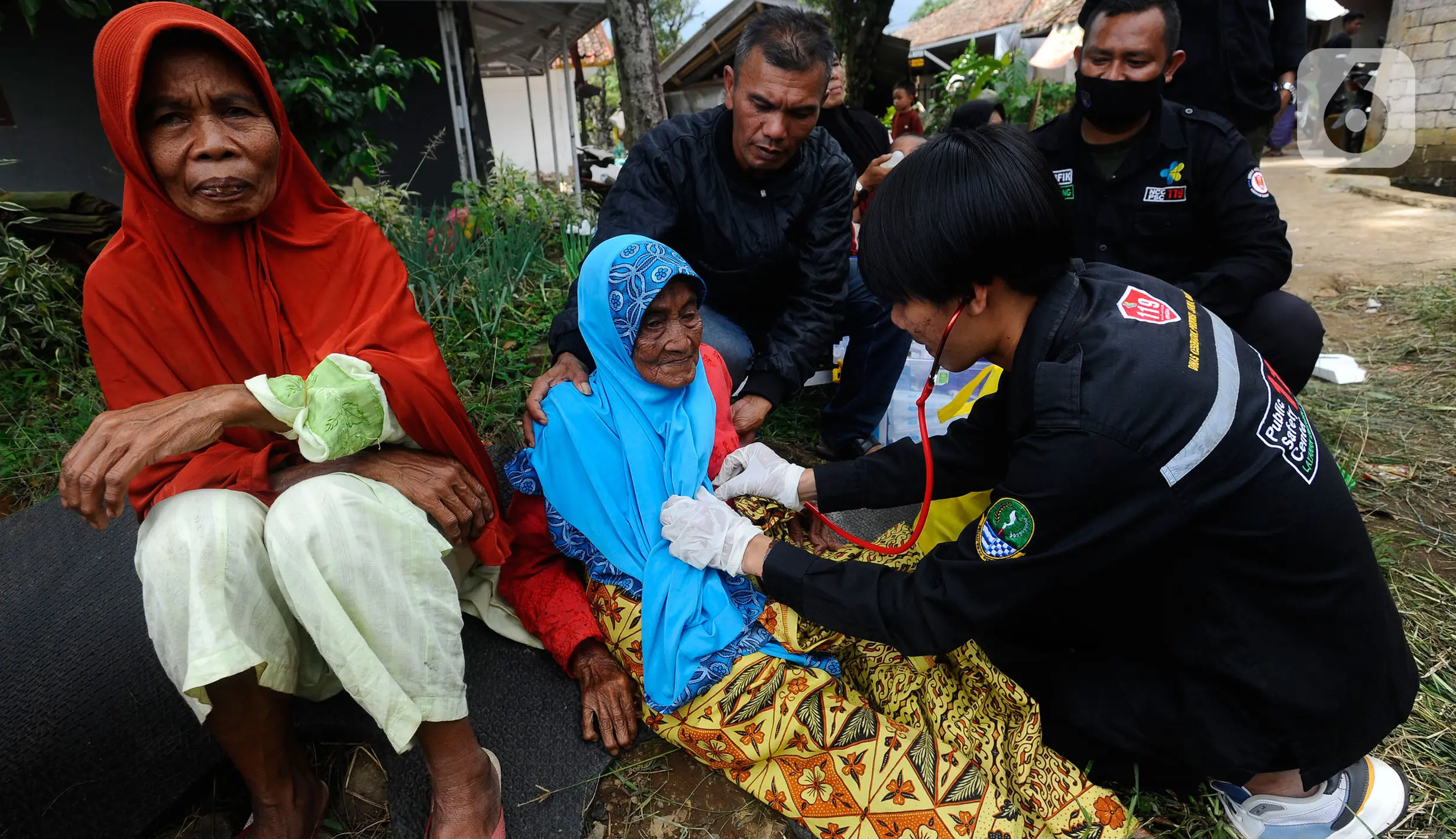 Pemeriksaan Kesehatan Pengungsi Gempa Cianjur - Foto Liputan6.com