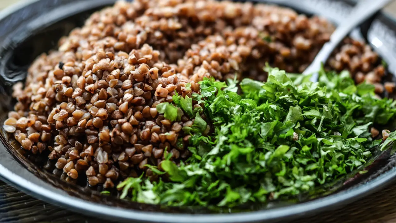 12 Manfaat Quinoa untuk Kesehatan, Ketahui Kandungan Nutrisinya - Hot ...