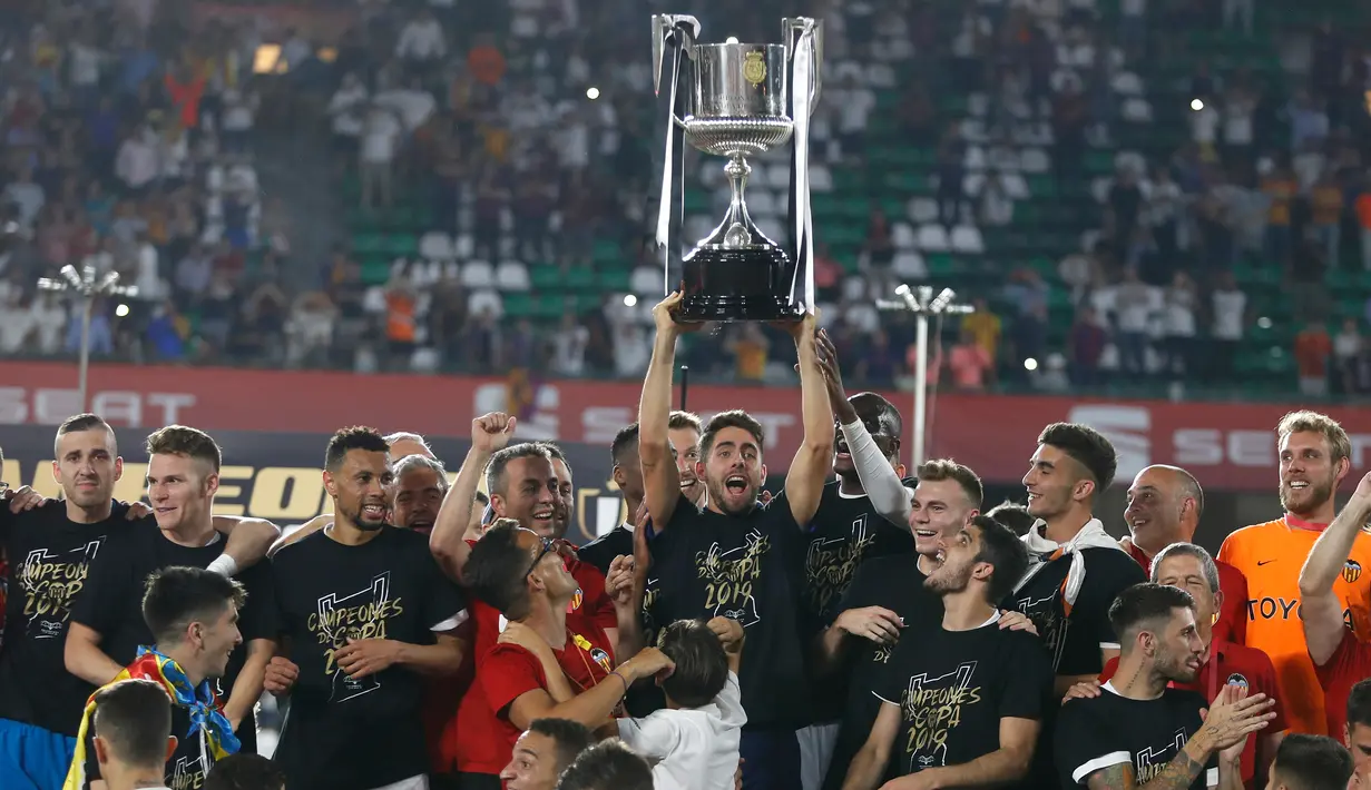 FOTO: Kegembiraan Pemain Valencia Raih Juara Copa Del Rey - Foto ...