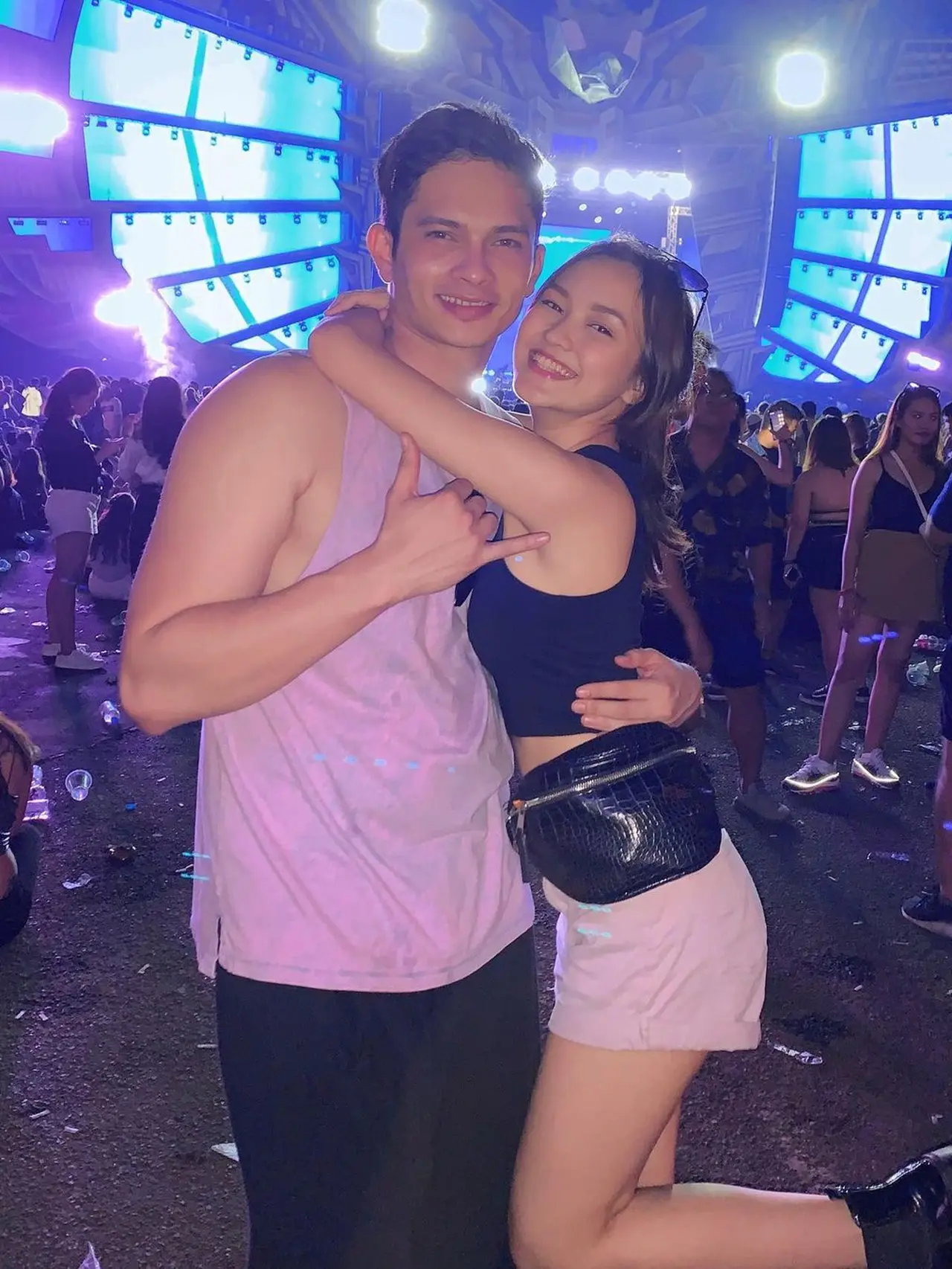 Makin Mesra, Ini 7 Potret Mesra Kevin Kambey dan Thania Sharland - Hot ...