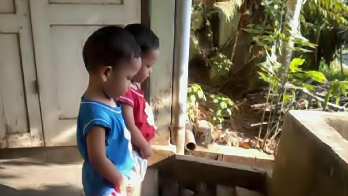 Bocah Gak Bisa Pipis, Alasannya Bikin Ngakak Jumpalitan!