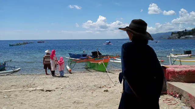 Pagi Menyapa 5 Hiu Paus yang Singgah di Pantai Botubarani Gorontalo ...
