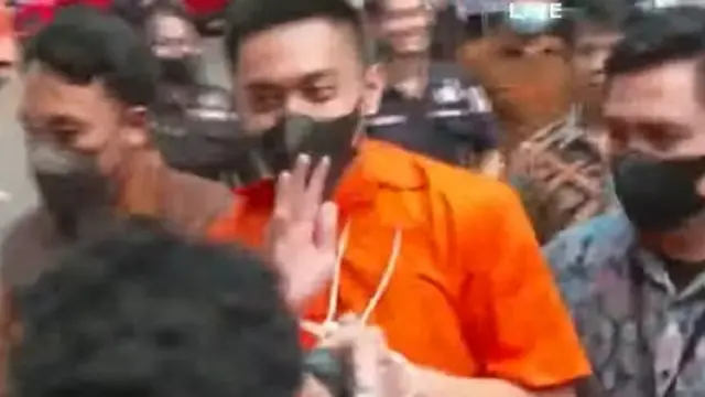 Mario Dandy Sempat Melambaikan Tangan ke Wartawan Sebelum Diantar ke Kejari Jakarta Selatan ...