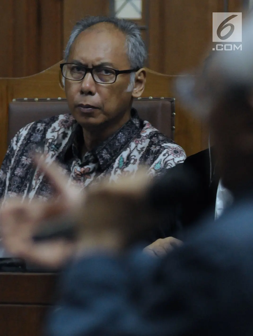 FOTO: Banyak Menunduk, Dokter Bimanesh Dengarkan Keterangan Saksi ...