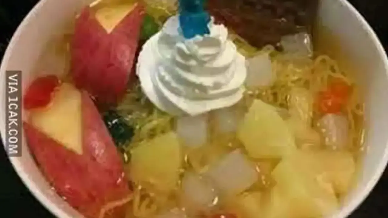 6 Potret Es dengan Buah Utuh Ini Nyeleneh, Jadi Bingung Cara Makannya ...