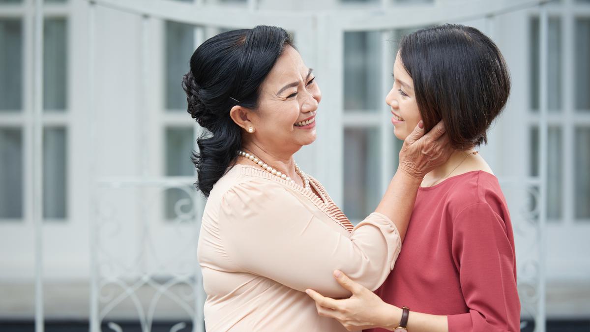 Senyuman Tulus Seorang Ibu Tak Lekang oleh Waktu