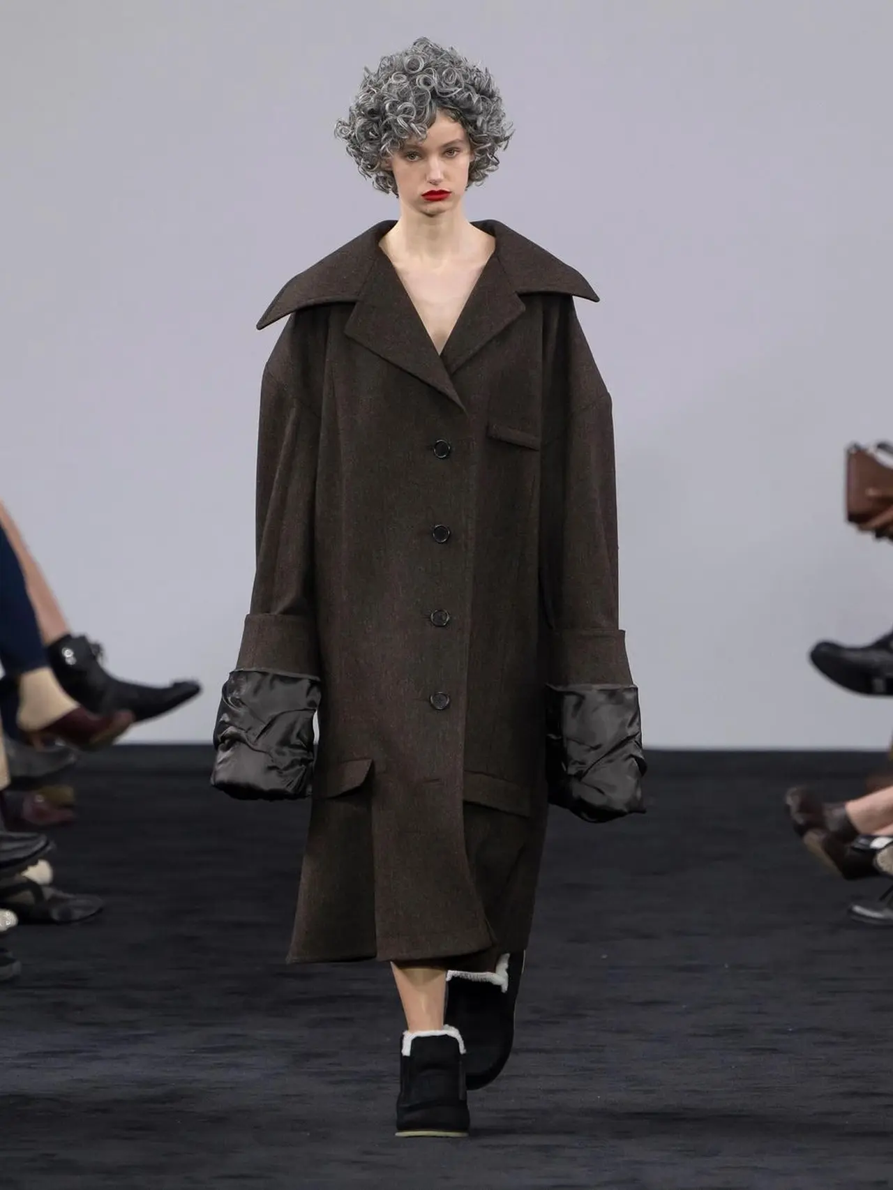 Tren Nenek Modis Warnai Panggung London Fashion Week 2024, Padukan ...