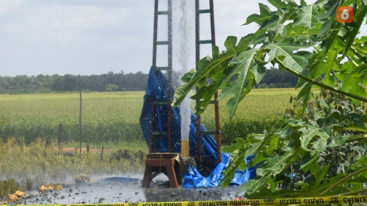 Semburan Air Bercampur Gas Setinggi 10 Meter Resahkan Warga Purwodadi ...