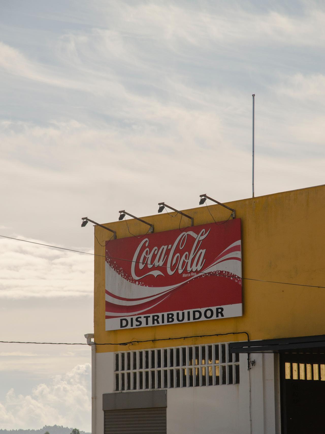 Baliho Adalah: Ciri-Ciri, Fungsi, Jenis, Contoh, dan Cara Membuatnya