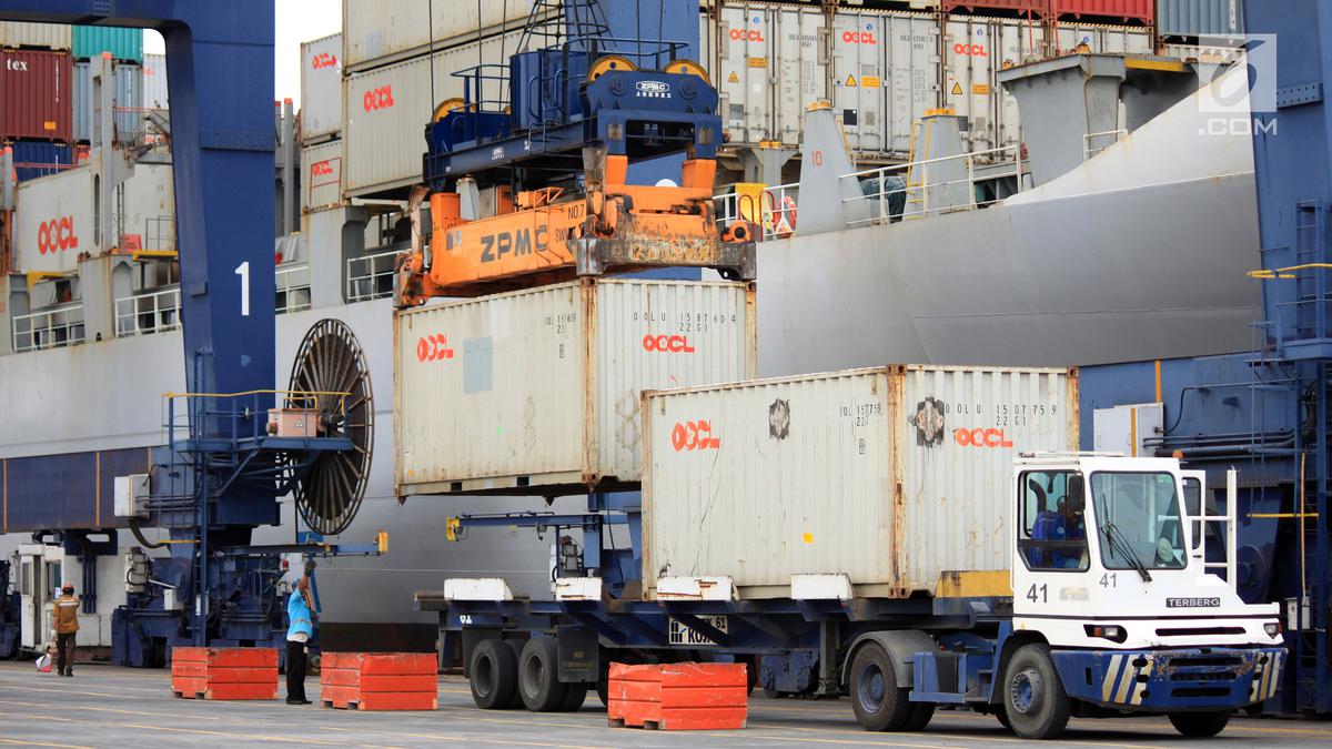 PHOTO: Melihat Suasana Pelabuhan Terminal Peti Kemas Koja - Foto ...