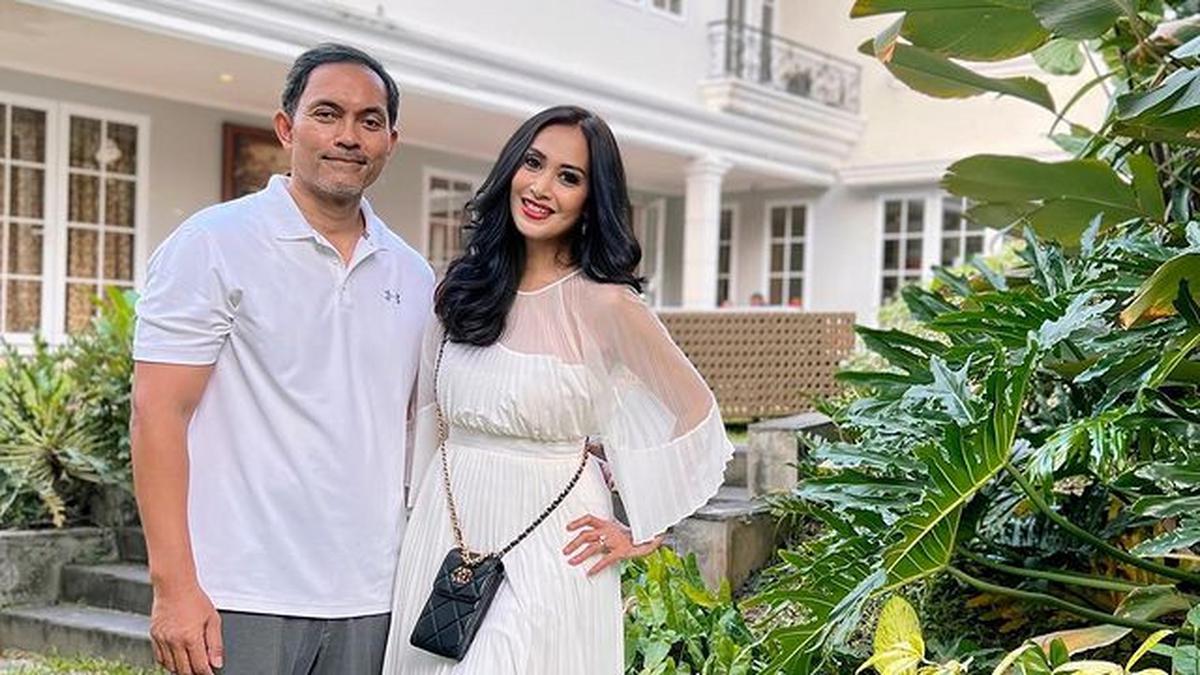 10 Potret Rumah Mewah Pemeran Si Manis Jembatan Ancol, Megah Halaman Luas dan Asri - Photo ...