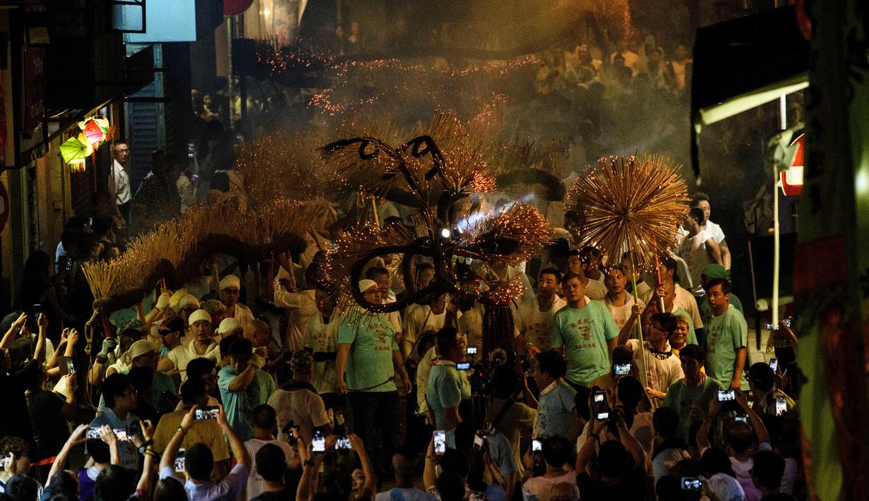 PHOTO: Tari Naga Api, Tradisi Cegah Nasib Buruk yang Jadi Hiburan di ...