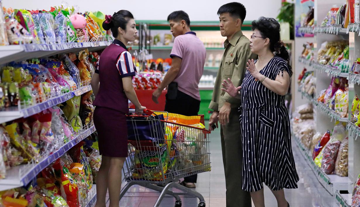 FOTO: Begini Potret Supermarket di Korea Utara - Foto Liputan6.com