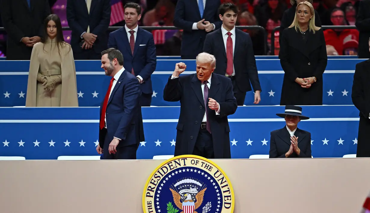 Didampingi JD Vance, Presiden Amerika Serikat Donald Trump Hadiri ...