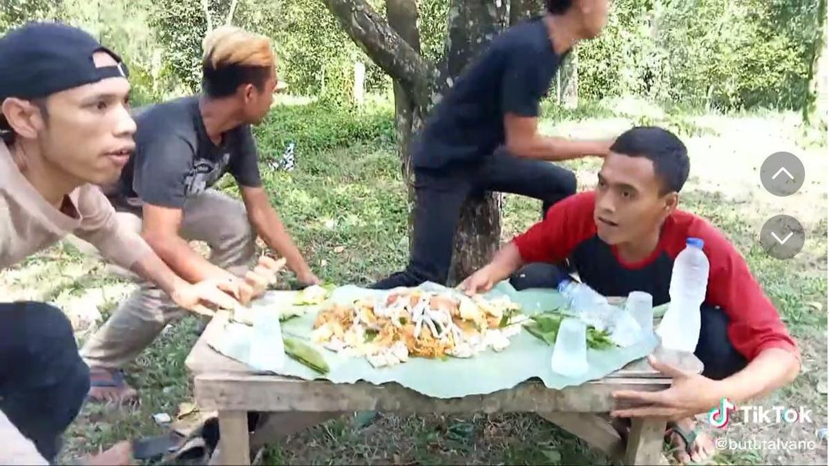 Momen YouTuber Kena Gempa Cianjur saat Bikin Konten Mukbang, Lari ...