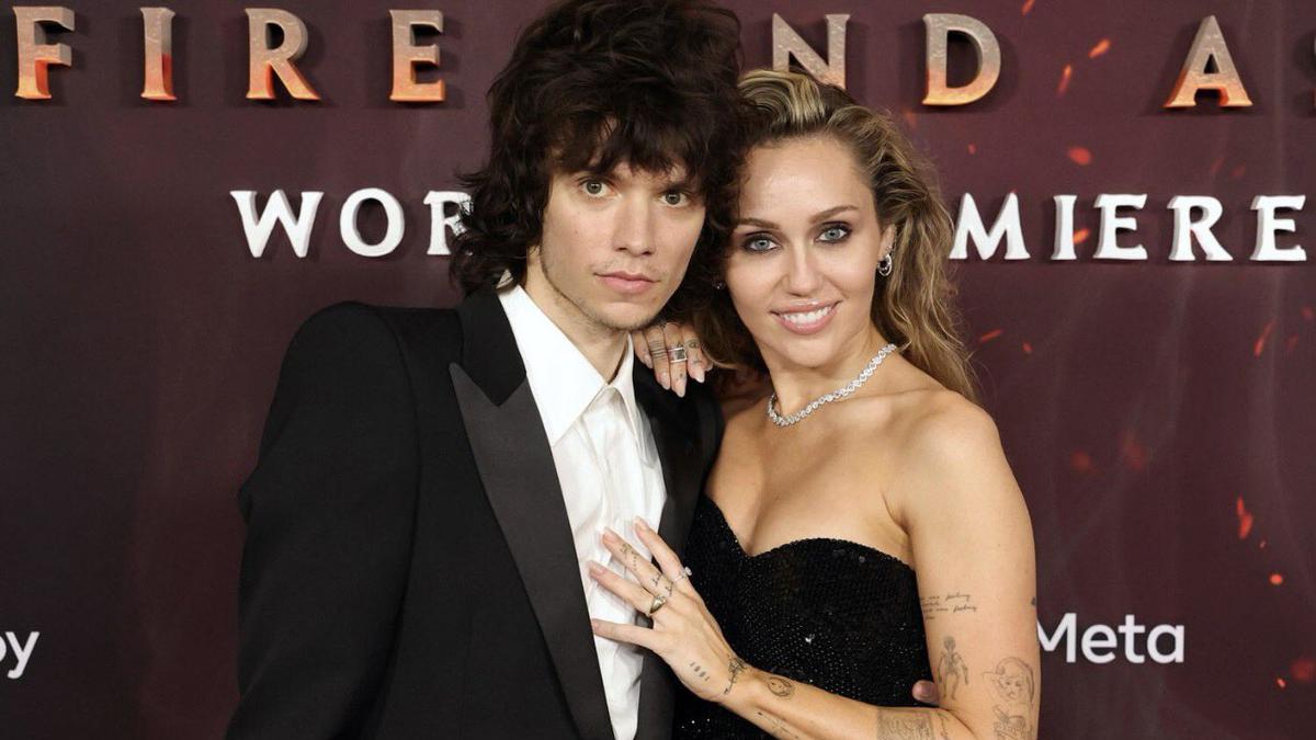 Miley Cyrus and Maxx Morando Are Officially Engaged, Diamond Ring ...