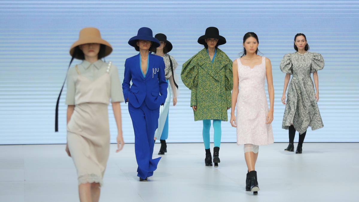 Tampilan Lebih Berani dan Optimis di Tren Fesyen 2023 - Lifestyle ...
