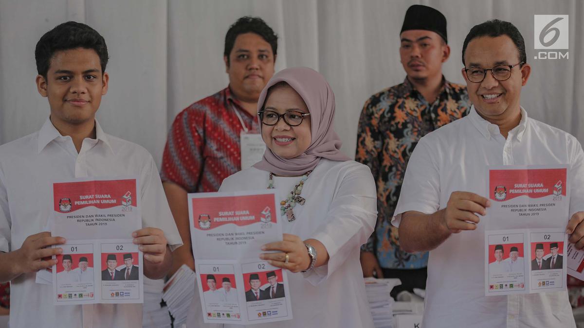 FOTO: Anies Baswedan Bersama Keluarga Nyoblos di TPS 60 - Foto Liputan6.com