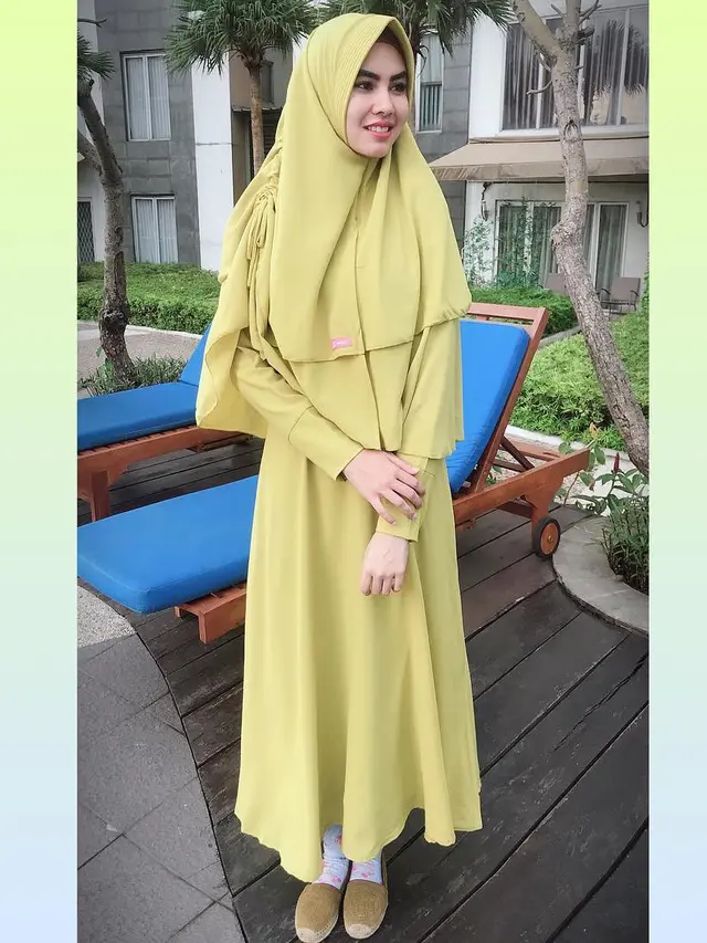 Gaya Kartika Putri Tetap Stylish Meski Berbaju Muslimah Longgar ...