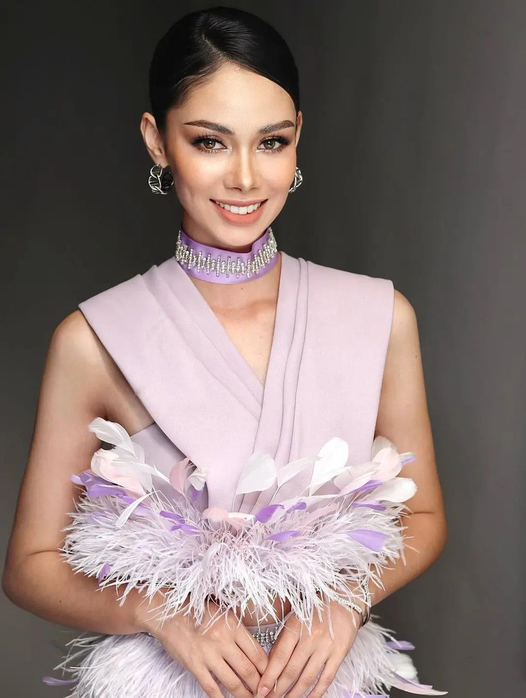 Potret Memesona Manita Hang, Miss Universe Kamboja 2022 - Foto Liputan6.com