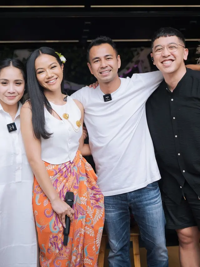 Tangis Nagita Pecah, Raffi Ahmad Kasih Kado Spesial di Hari Ulang Tahun - Hot Liputan6.com