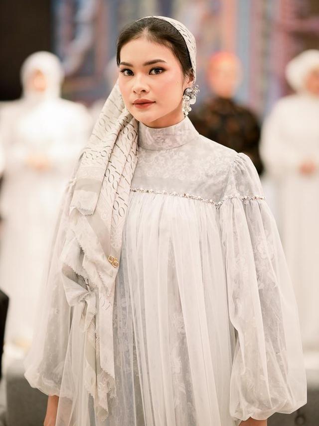 Caren Delano Sanjung Koleksi Busana Harra Lebaran 2023 Karya Muliani ...