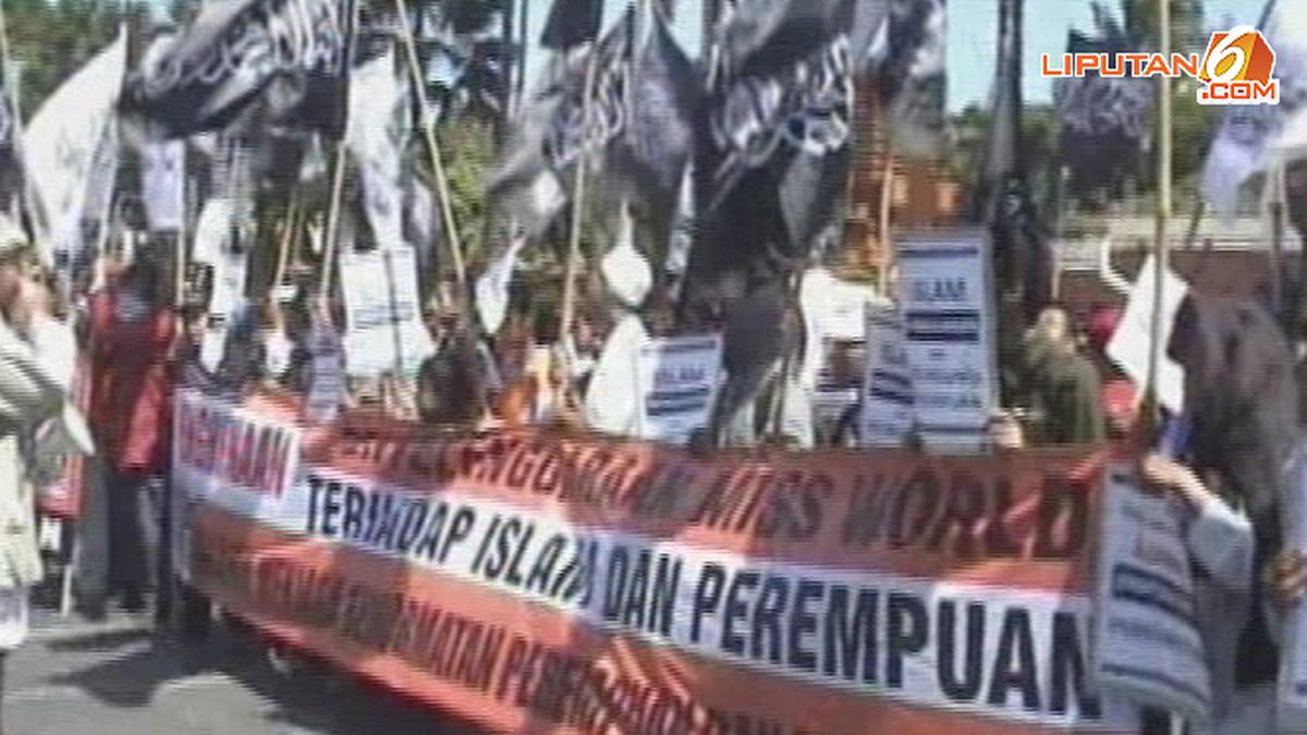 [VIDEO] HTI Jatim dan Jabar Demo Tolak Miss World - News Liputan6.com