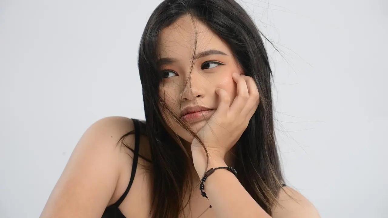 7 Potret Shakiena Azalea Putri Pasha Ungu yang Kini Jadi Vokalis Band ...