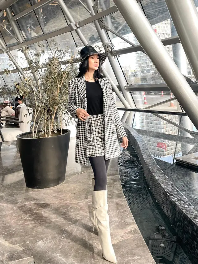 6 Potret Bella Aprilia Sant saat Liburan di Luar Negeri, Tampil Stylish ...