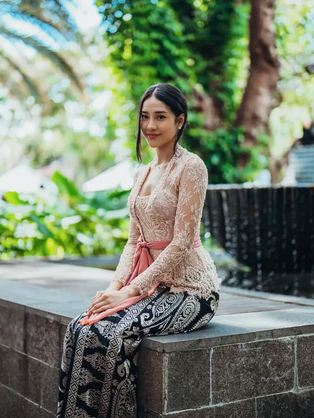 10 Potret Cantik Anya Geraldine Menjelma Jadi Gadis Bali - Entertainment Fimela.com