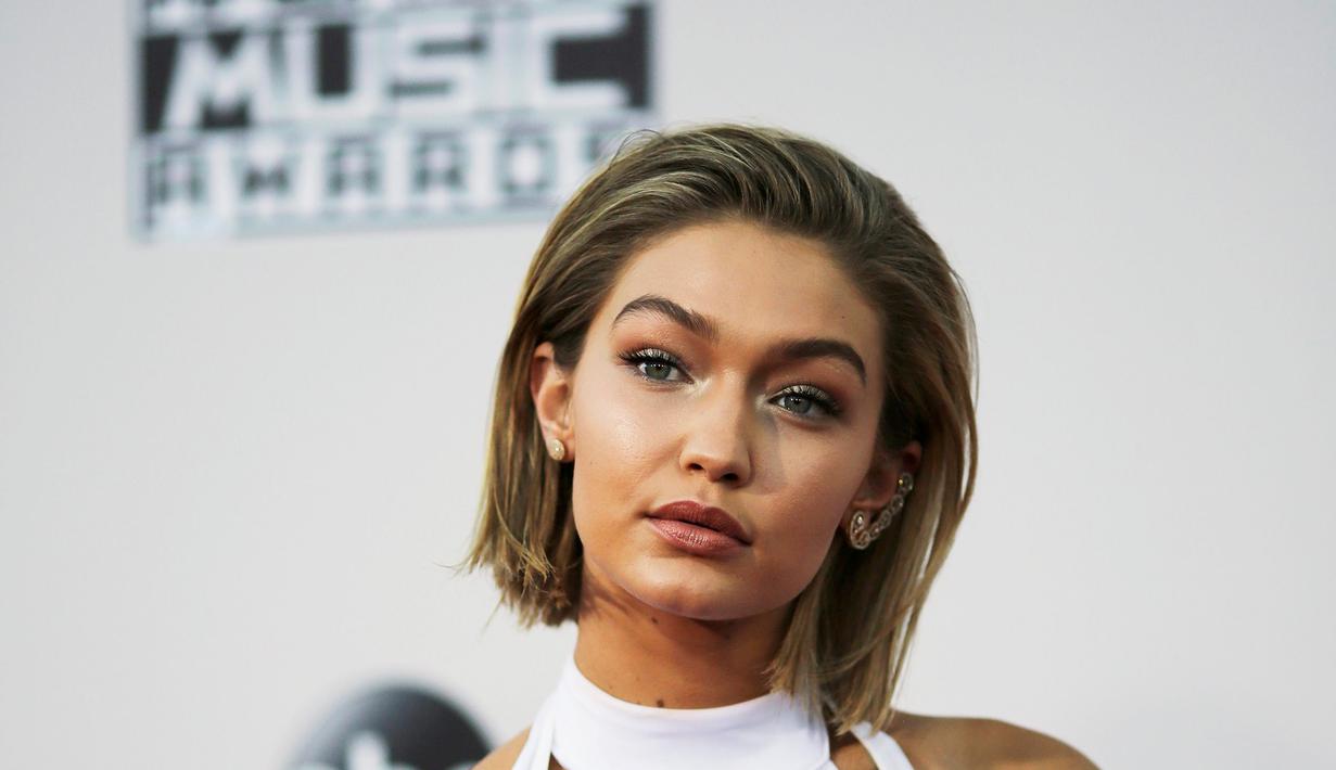 Artis-artis Cantik Bergaun Seksi di Red Carpet American Music Awards