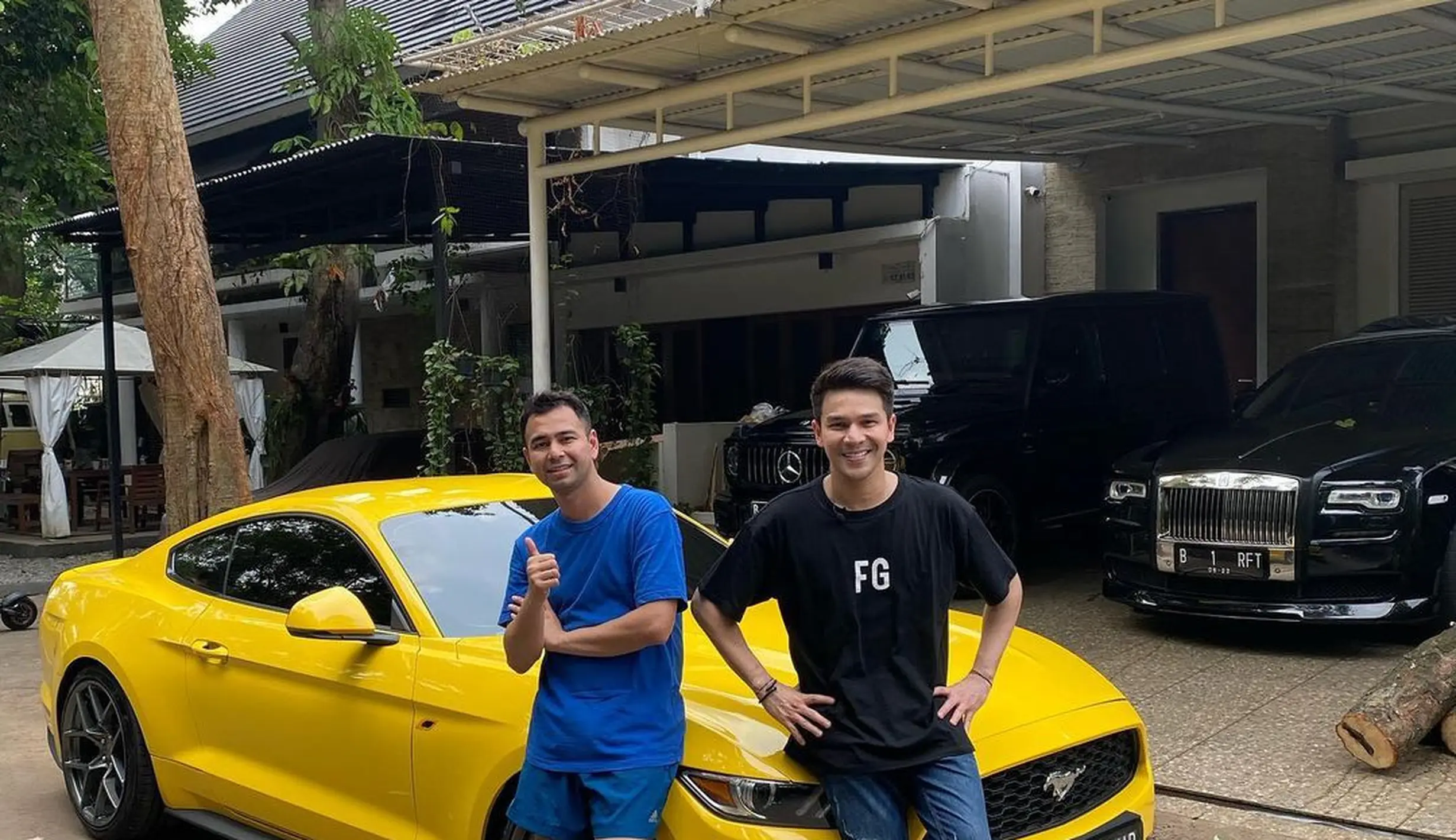 Buka Angkringan, Ini Cara Jonathan Frizzy Buat Warungnya Ramai - Photo ...