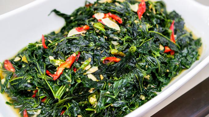 Tips Membuat Daun Singkong Rebus Empuk dengan Baking Soda - Lifestyle ...