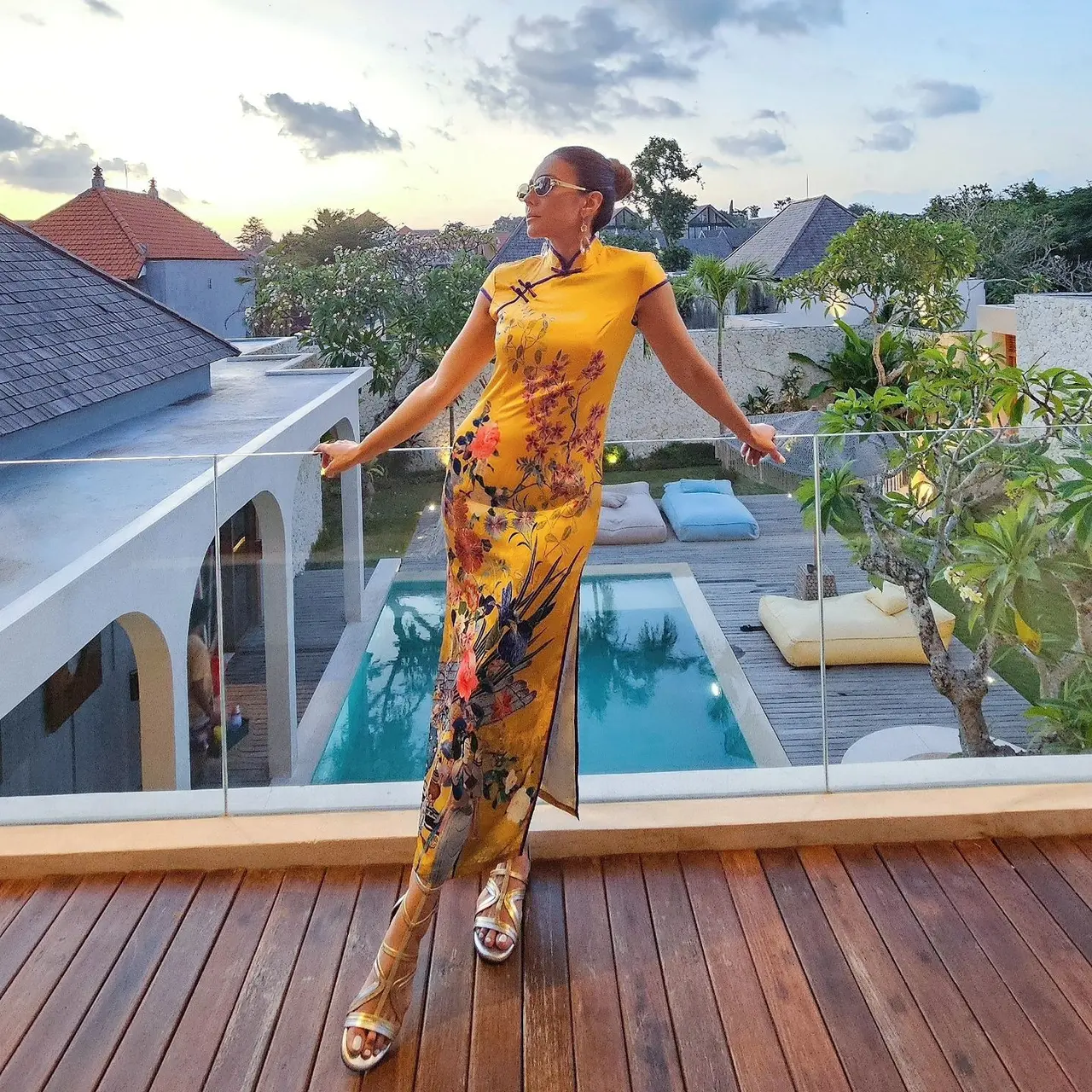 7 Potret Menawan Wulan Guritno Pakai Cheongsam, Tampil Makin Memesona - Hot Liputan6.com