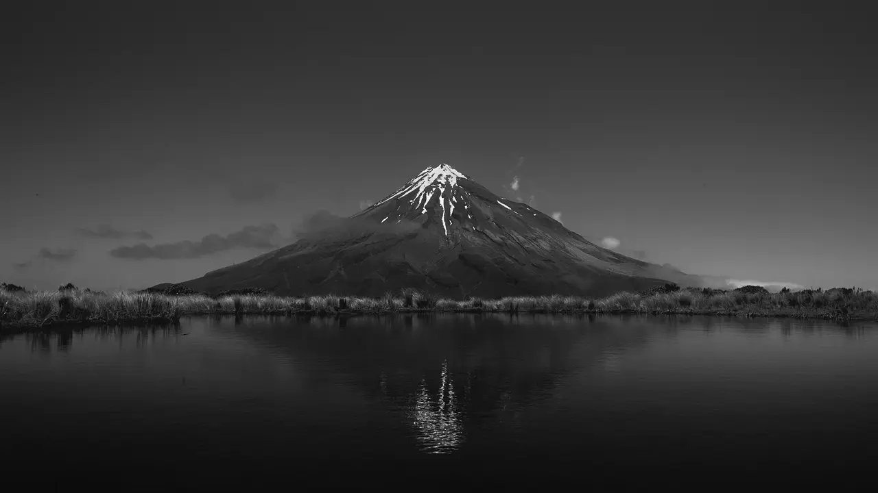 20 Background Hitam Keren untuk Wallpaper HP dan Laptop - Hot Liputan6.com