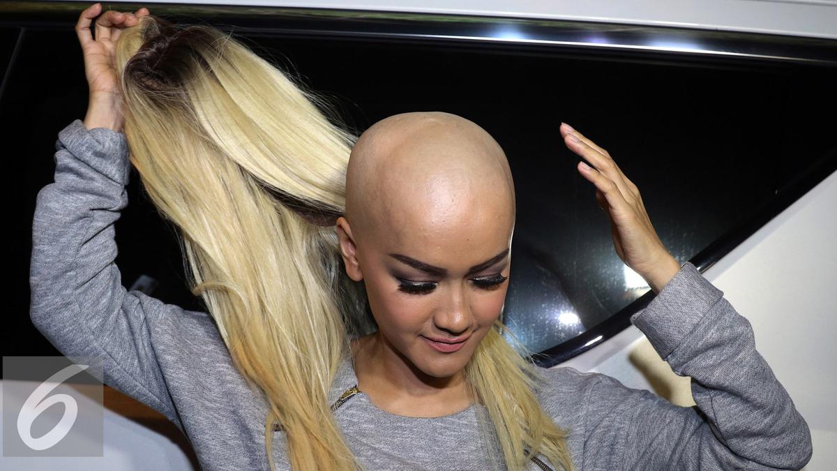 Botak Plontos, Julia Perez disamakan dengan Deddy Corbuzier - ShowBiz ...