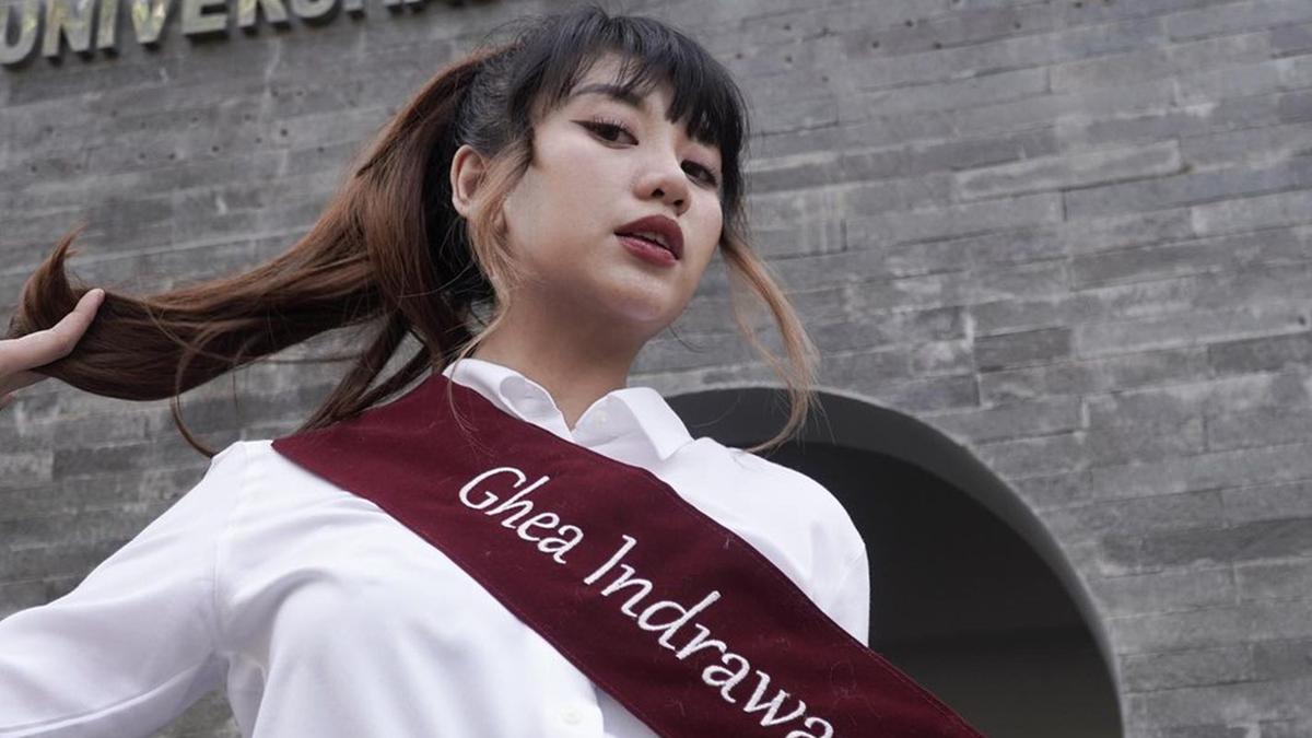 Potret Ghea Indrawari Rampungkan Sidang Skripsi, Jadi Sarjana ...