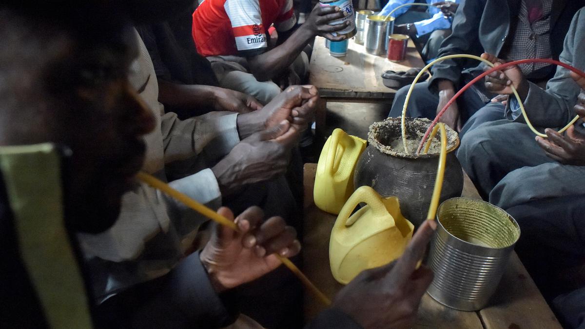 PHOTO: Minuman Busaa, Bir Tradisional Kelas Bawah Ala Kenya - Foto ...
