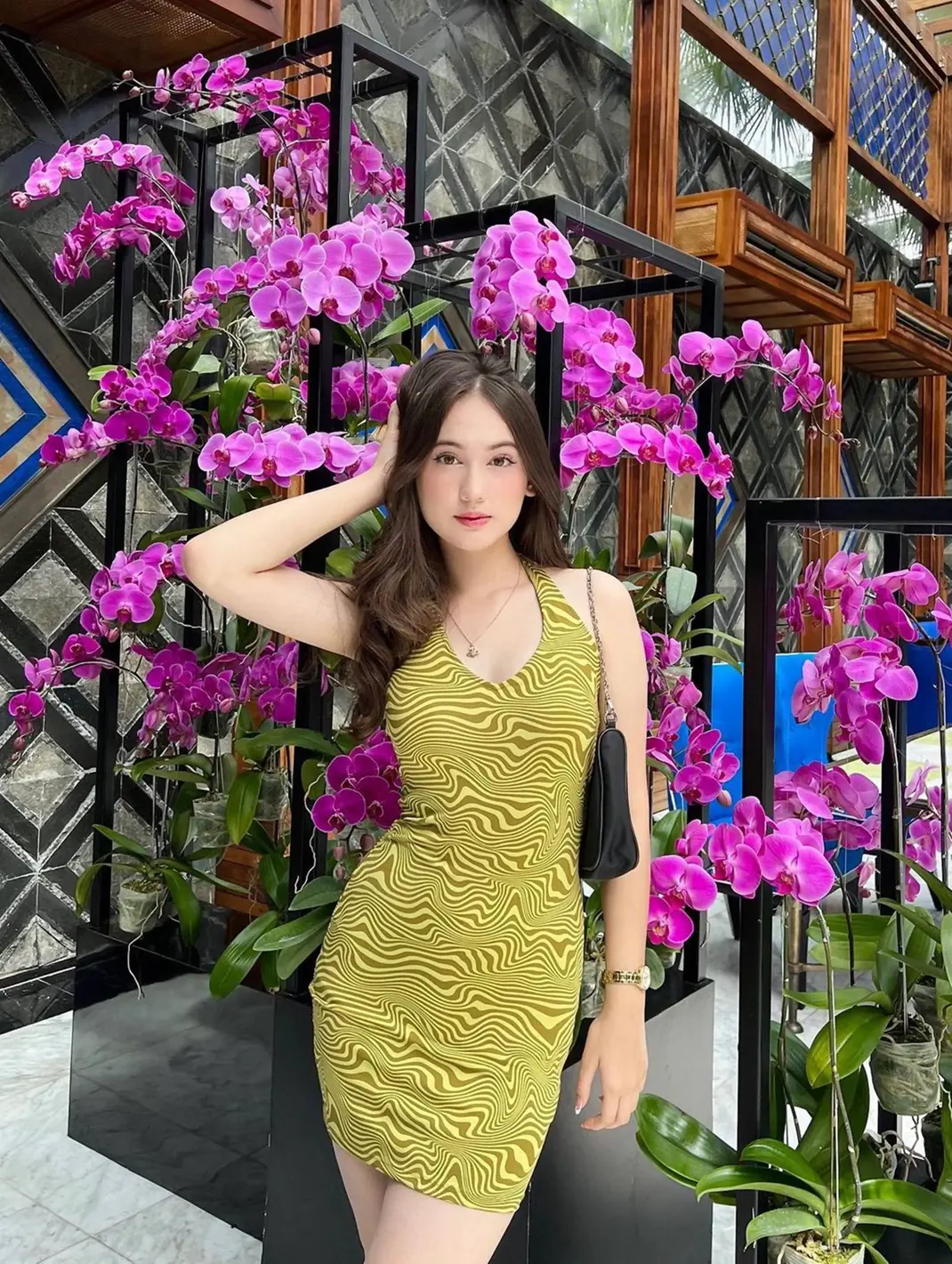 Potret Menawan Laura Moane yang Tampil Stylish dengan Mini Dress - Foto ...