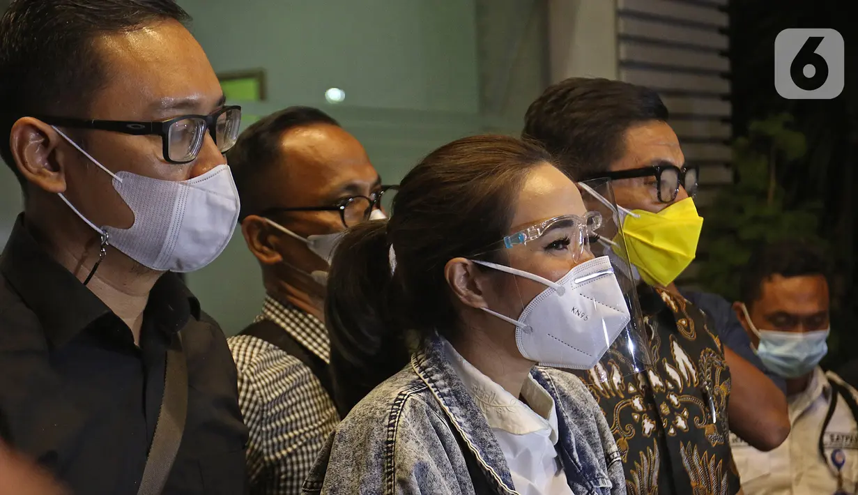FOTO: Penampilan Gisel Usai Diperiksa sebagai Tersangka Kasus Video Syur - Foto Liputan6.com