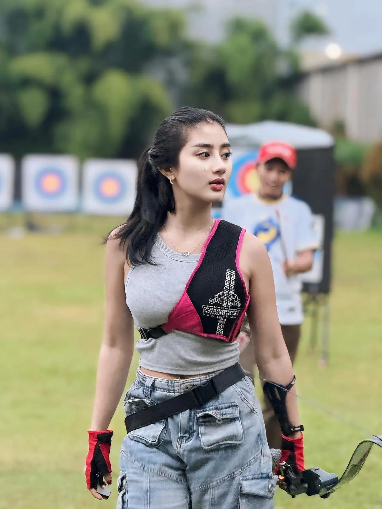 Tampil Keren, Ini 7 Potret Ghea Youbi Latihan Panahan yang Tuai Banyak ...