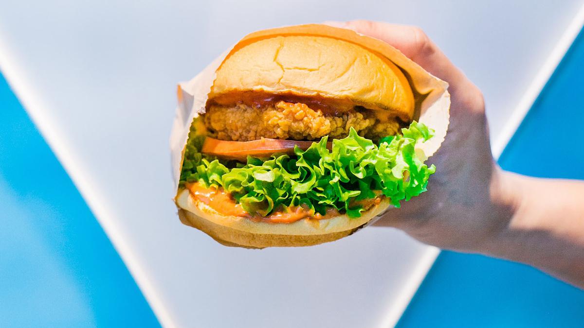 Big Fried Cheeseburger, Ide Makan Siang dengan Burger Lelehan Keju ...