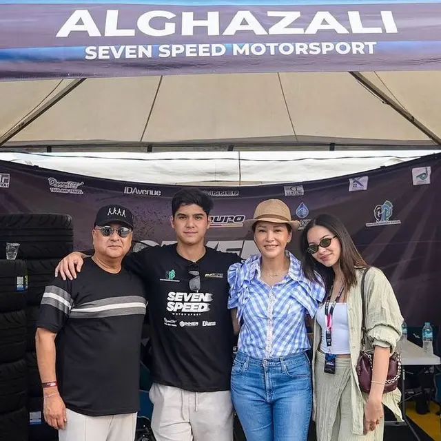7 Kebersamaan Al Ghazali dan Alyssa Daguise di Kompetisi Drifting ...