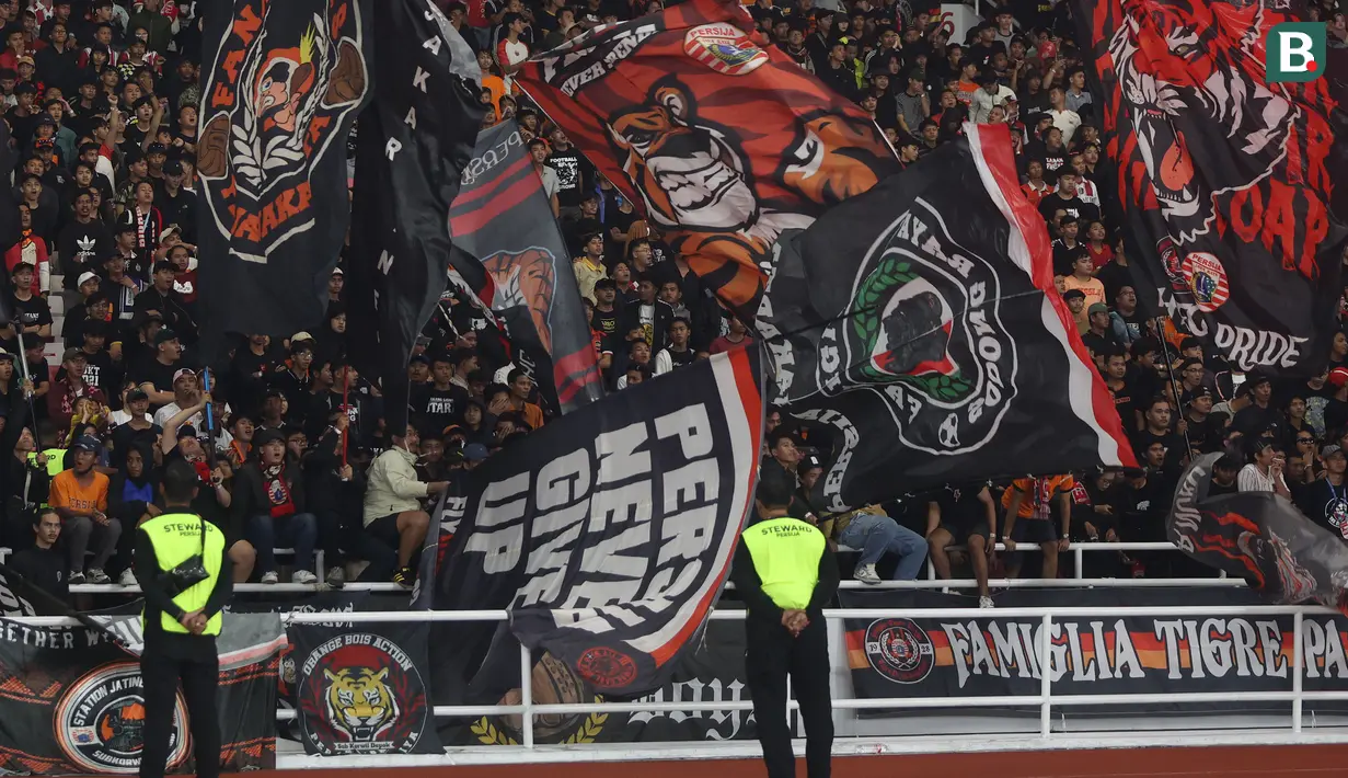 Foto: Berbagi Kartu Merah, Persija Jakarta Tundukkan Persis Solo di BRI ...